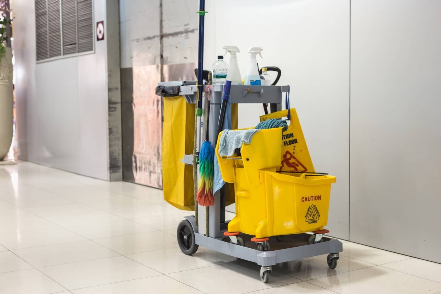 Comment choisir le bon chariot de bionettoyage ? - MoveWORK